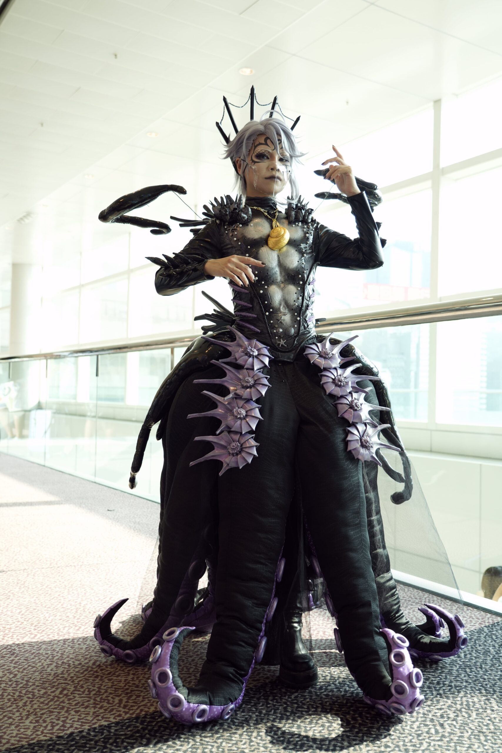 香港元祖級Cosplayer由16歲玩到40歲 親手造300多套Cos衫道具 為動漫節放工返屋企造衫變製作工場 租迷你倉放道具：Cosplay ...