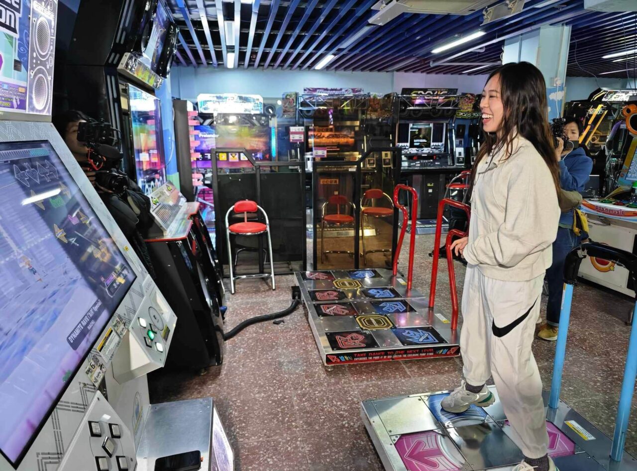 機舖沒落全港執剩一部跳舞機？玩家DIY跳舞控制台日日操練 - Mill MILK