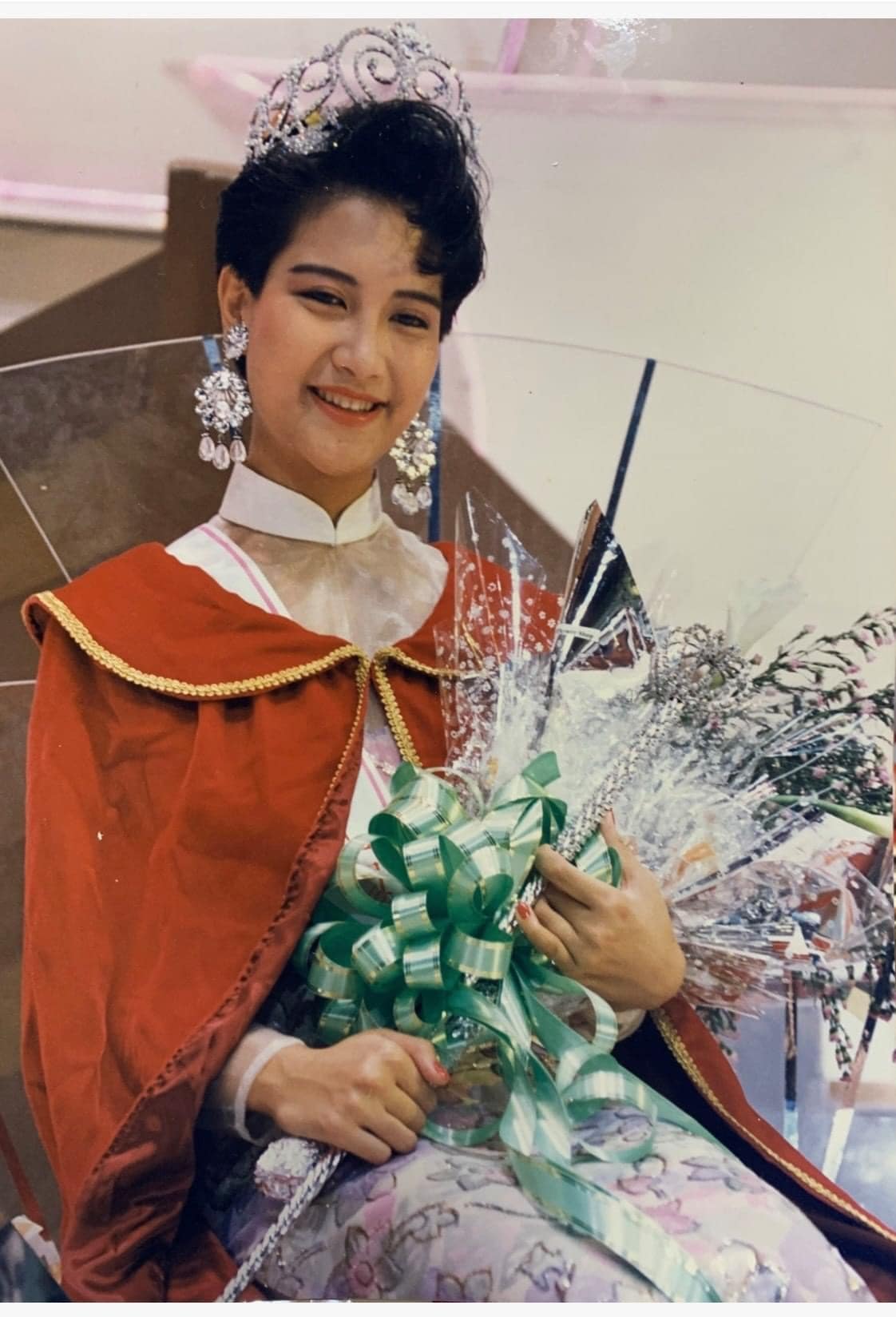 四姊妹全為澳門小姐冠軍 零形象包袱棄入娛樂圈過平凡生活 廣東話識講唔識寫但無懶音 澳門選美傳奇土生家族畢家 昔日舊居學校皆成文化遺產 中西融合 ...